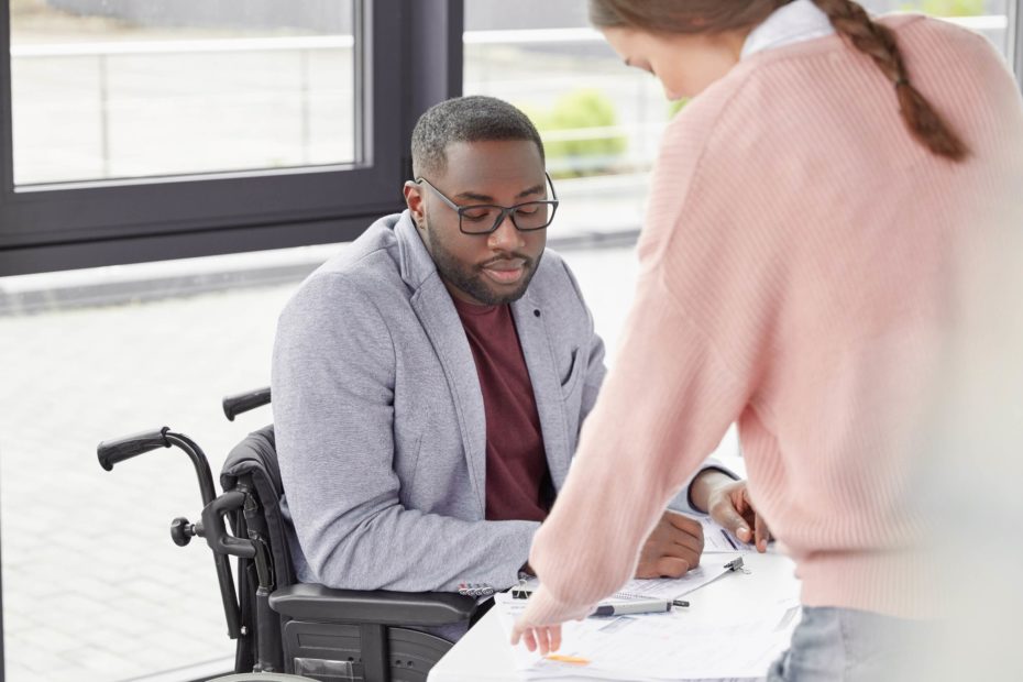Entenda como funciona o seguro de vida por invalidez -Corr